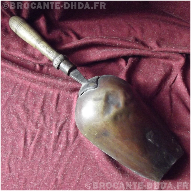 Ancienne pelle à charbon - D'Hier & D'Aujourd'hui